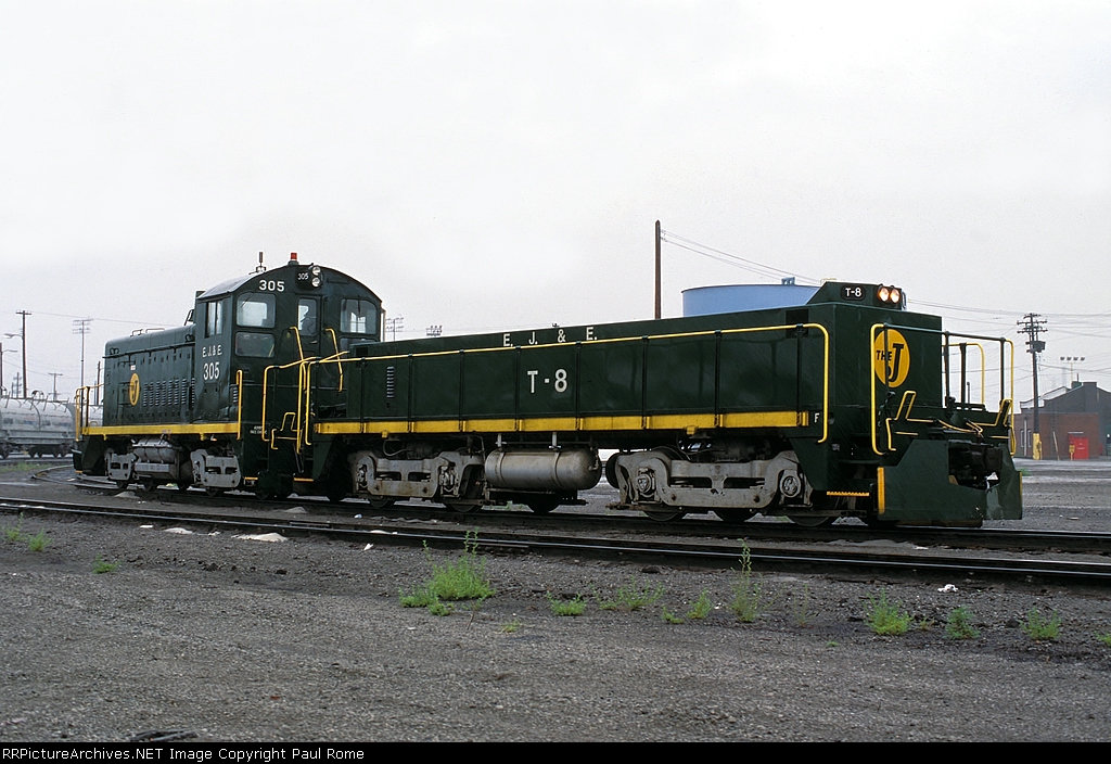 EJ&E T-8 slug and 305, Slug and EMD SW1200, working at Kirk Yard